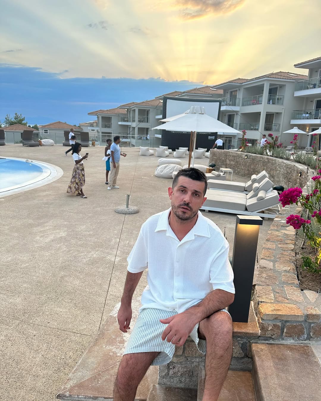 Përhajër! Jetmir Agaj 'ndez' rrjetin, na njofton me 'bishën' e tij të ...