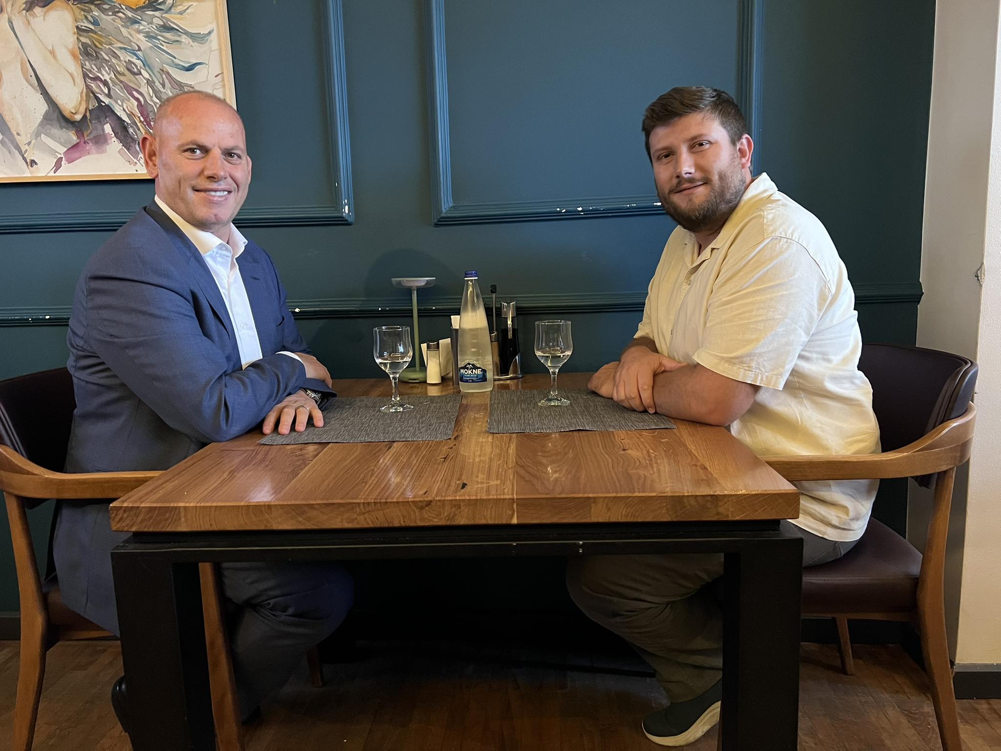 Aktori Arjanit Hoti i futet politikës krah Ramiz Lladrovcit! - Privebruto