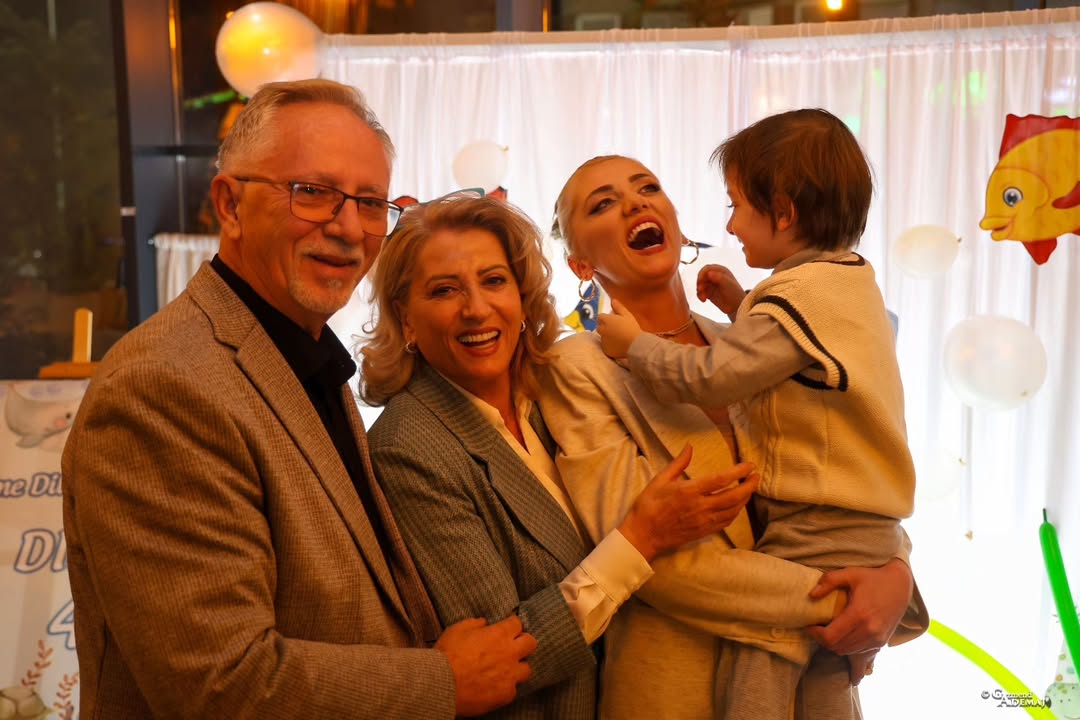 Djali i Gresës feston ditëlindjen, Shkurte Fejza krah nipit në ditëlindjen e tij - Privebruto